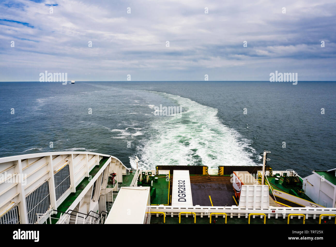 Wake from ship hi-res stock photography and images - Alamy