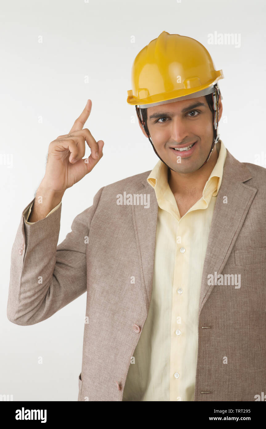 Portrait of a male construction worker pointing upward Stock Photo - Alamy