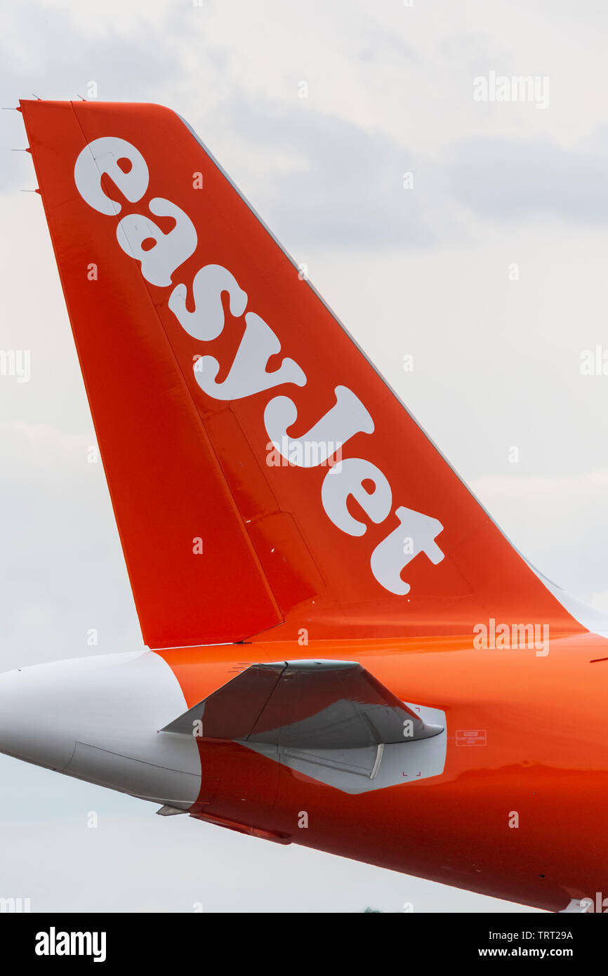 Easyjet airbus a320neo hi-res stock photography and images - Alamy