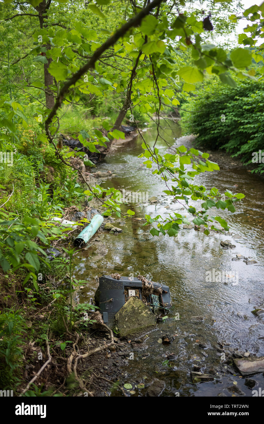 Debris droppings junk litter residue rubbish rubble sediment waste ...