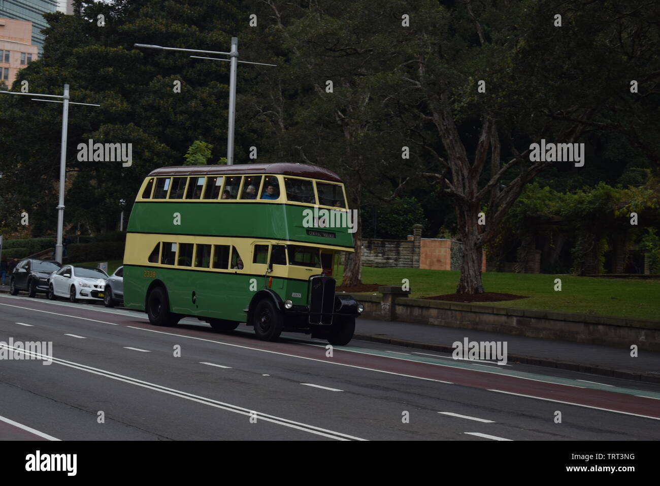 Vintage green double decker bus hi-res stock photography and images - Alamy