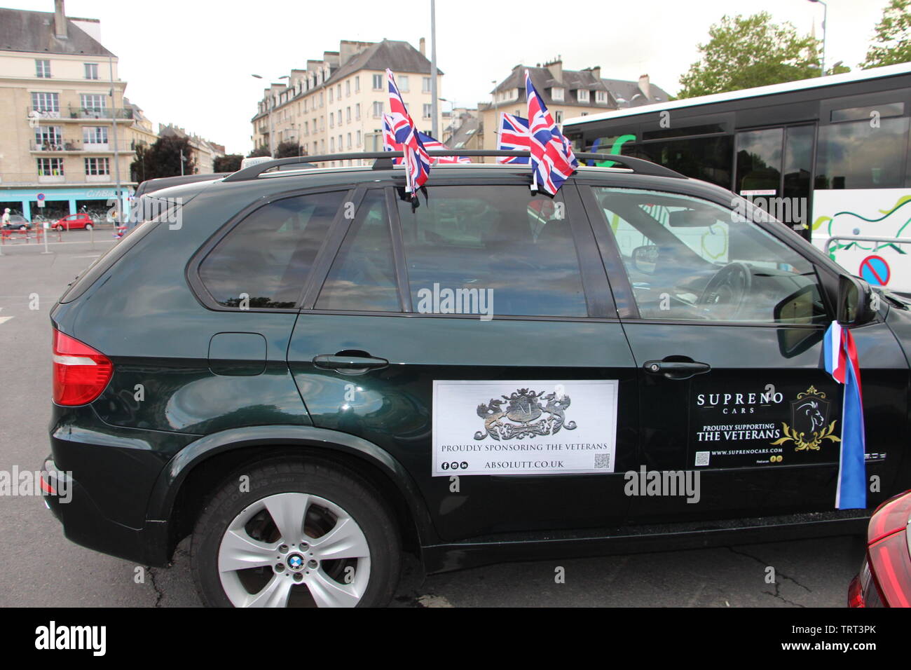 the english taxis have transport the military Veterans to 75ème ...