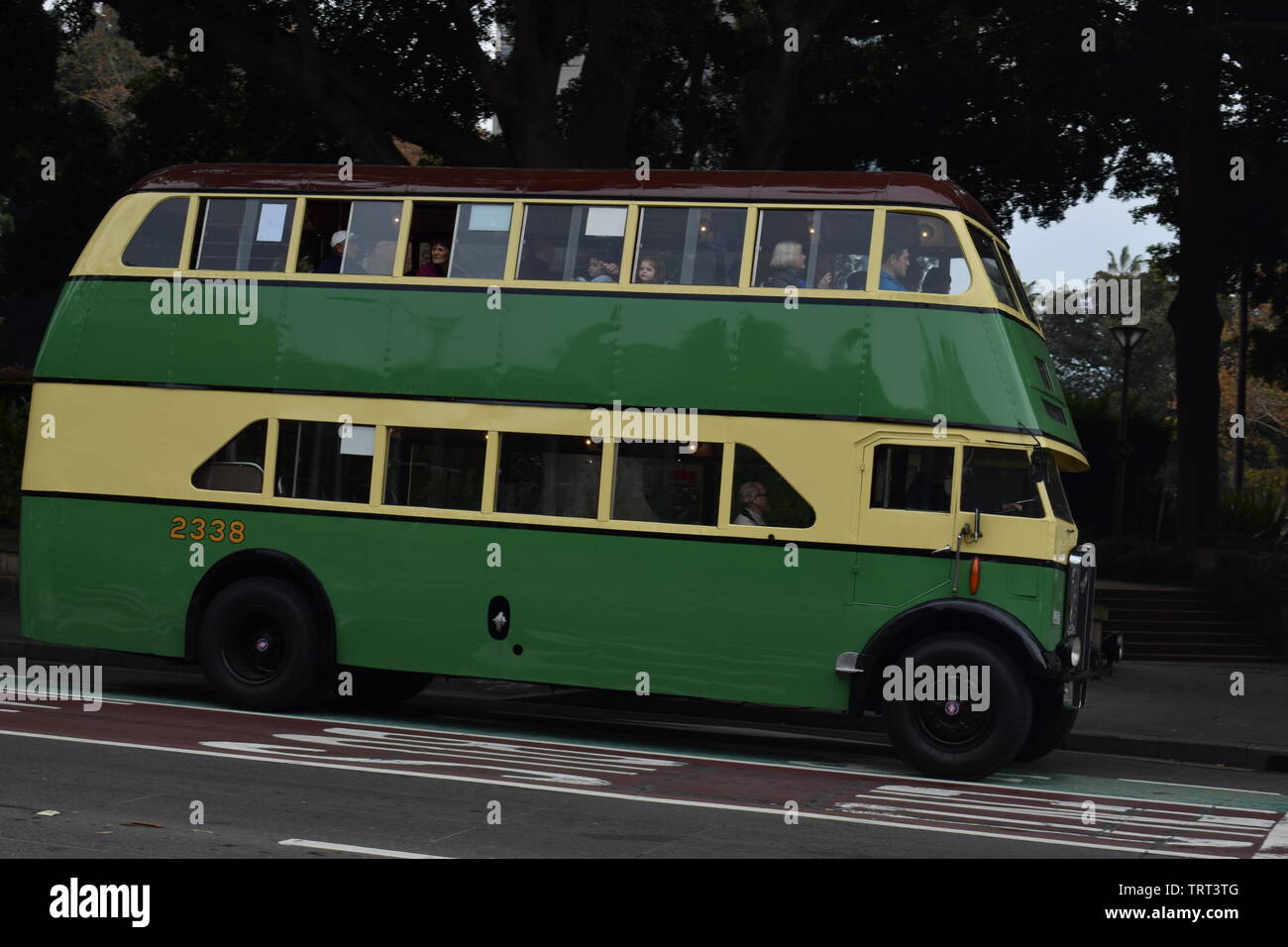 Vintage green double decker bus hi-res stock photography and images - Alamy