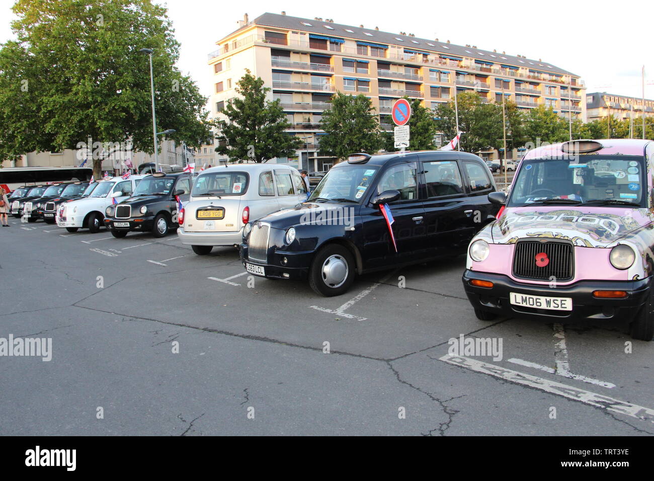 the english taxis have transport the military Veterans to 75ème ...