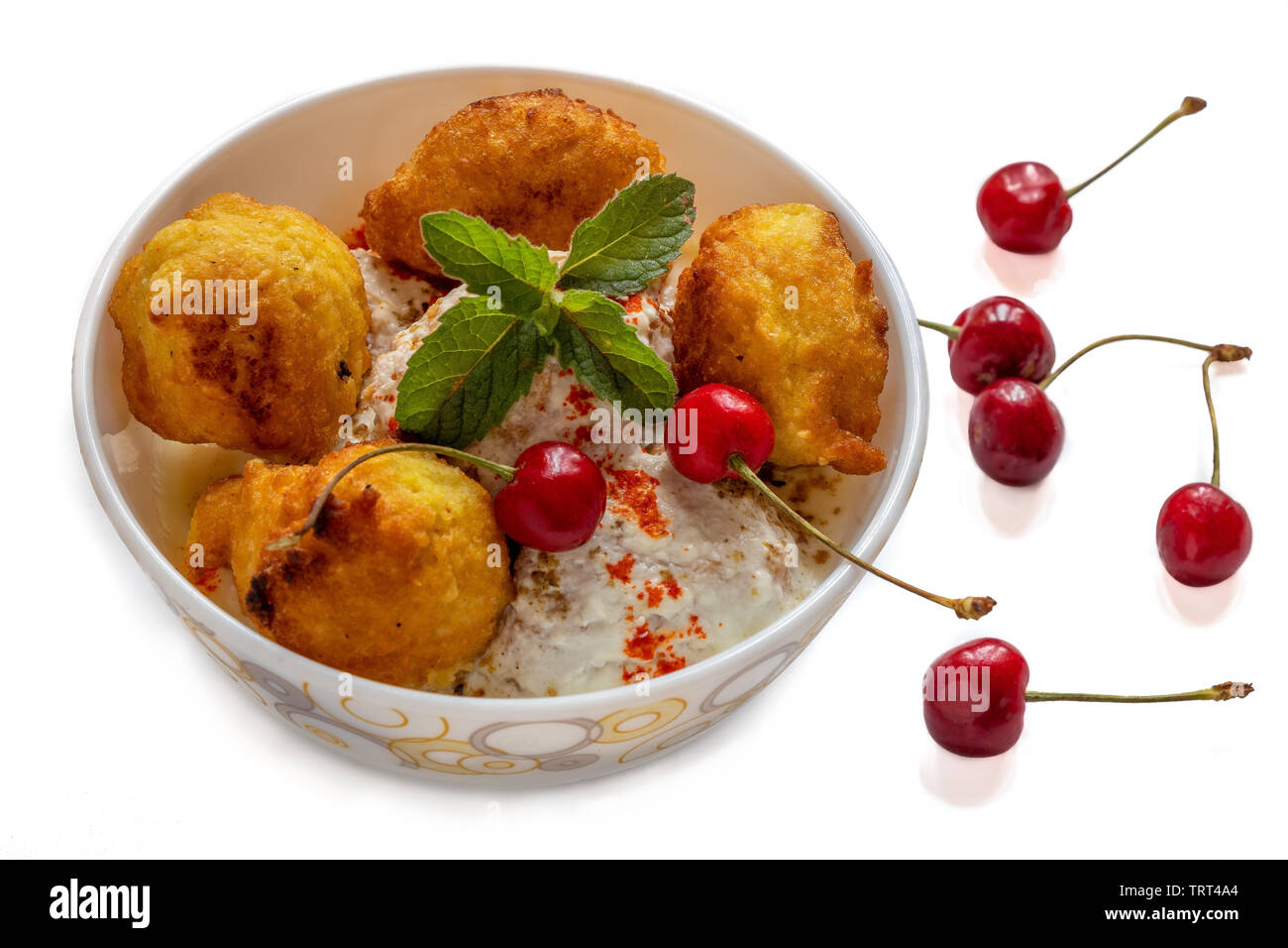 Dahi Bhalla indian tasty street food, Dahi Vada Stock Photo - Alamy