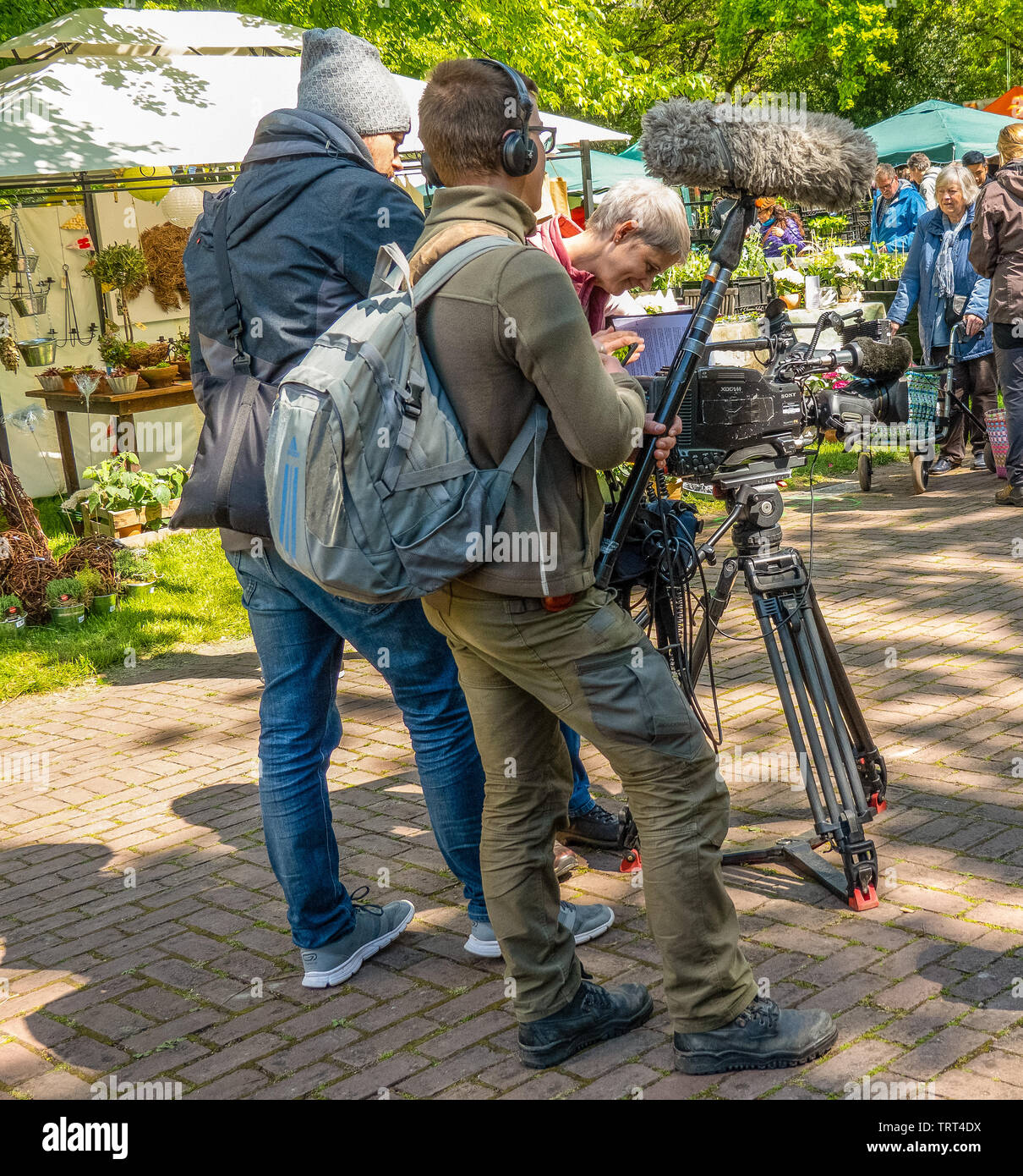 Tv station technician hi-res stock photography and images - Alamy