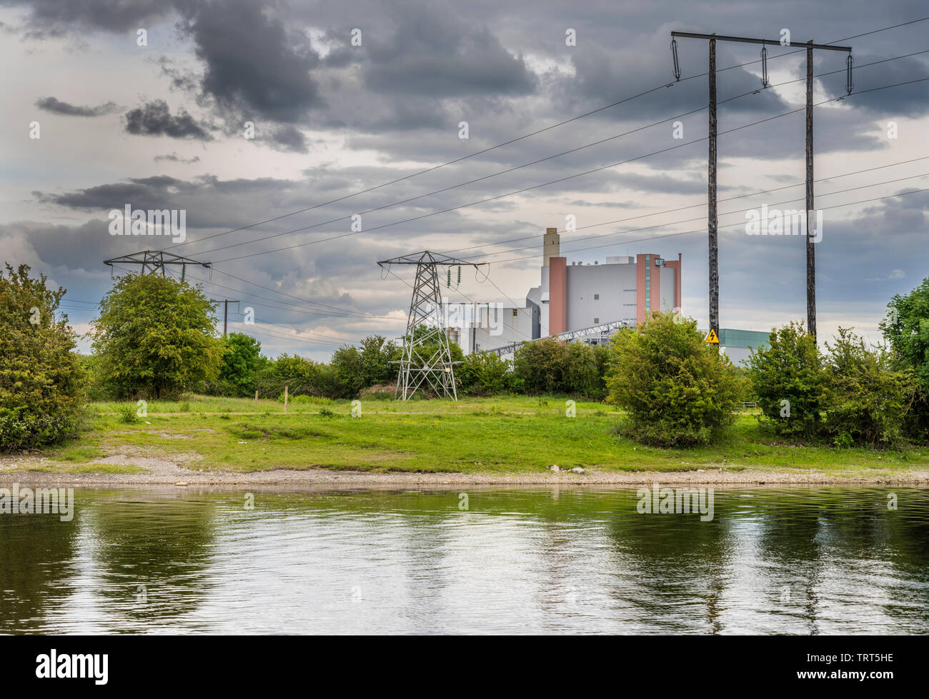The River Shannon with the peat-burning Shannonbridge Power Station ...