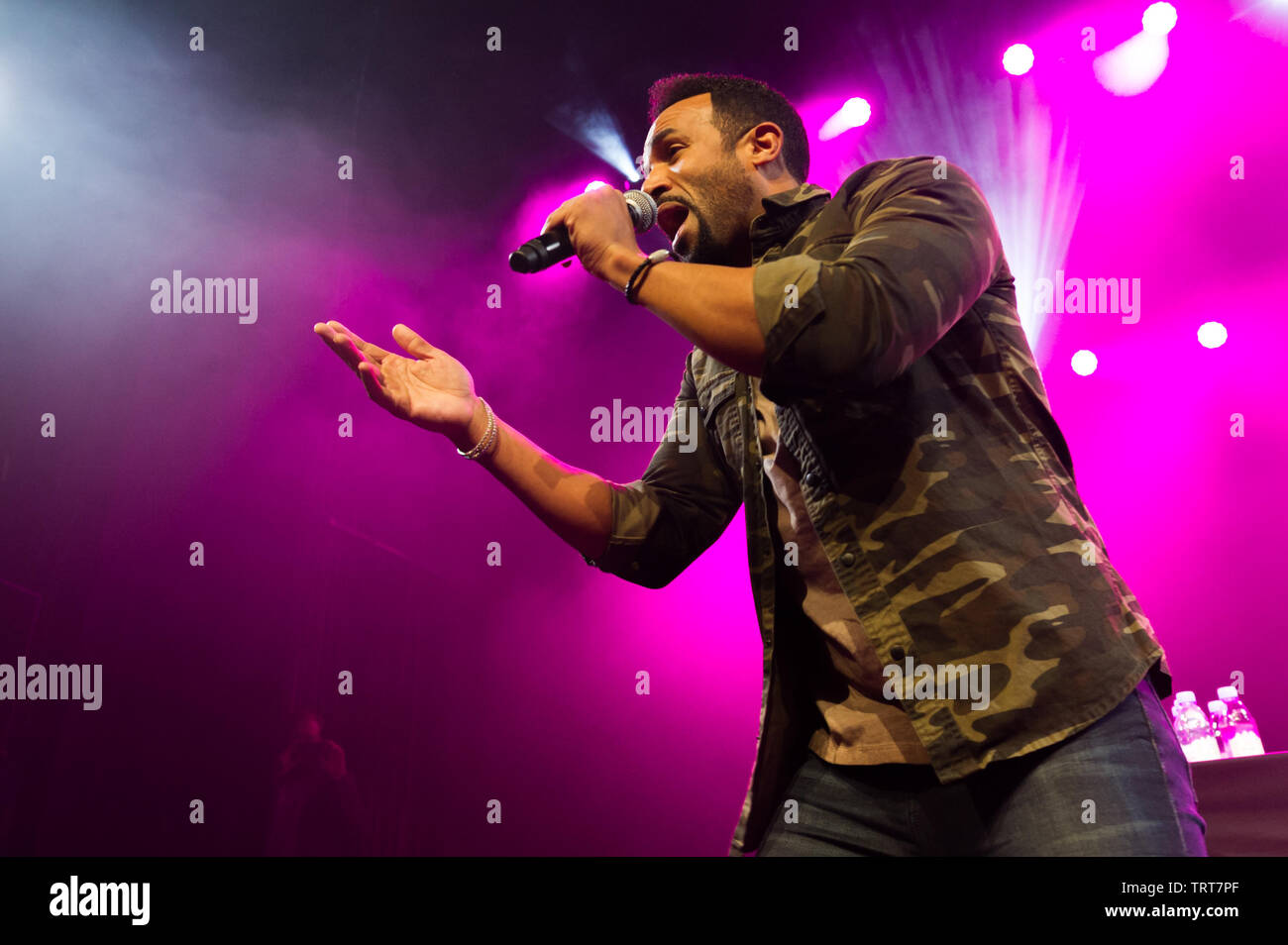 Lyricist singer hi-res stock photography and images - Alamy