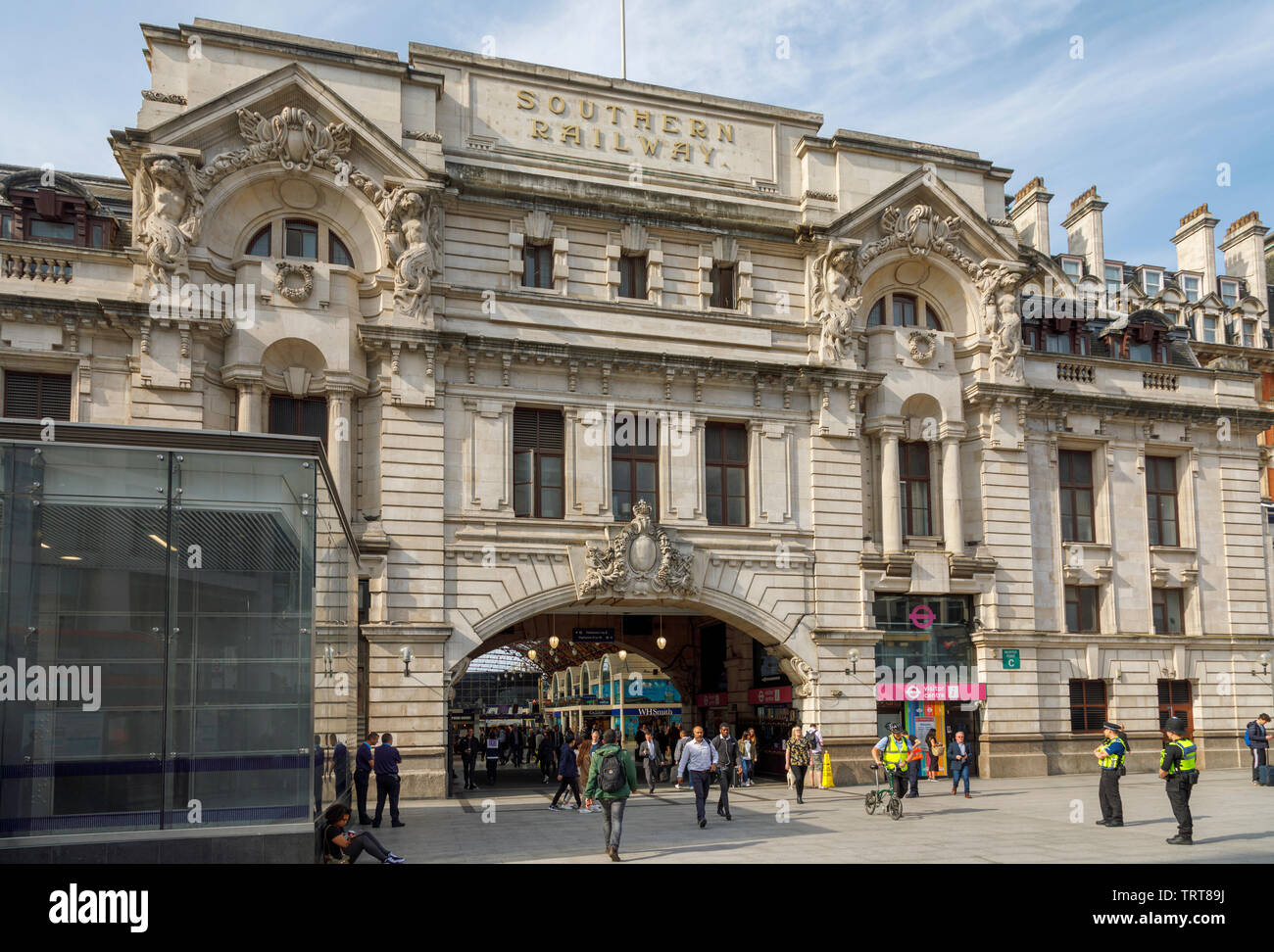 Commuter hub uk hi-res stock photography and images - Alamy