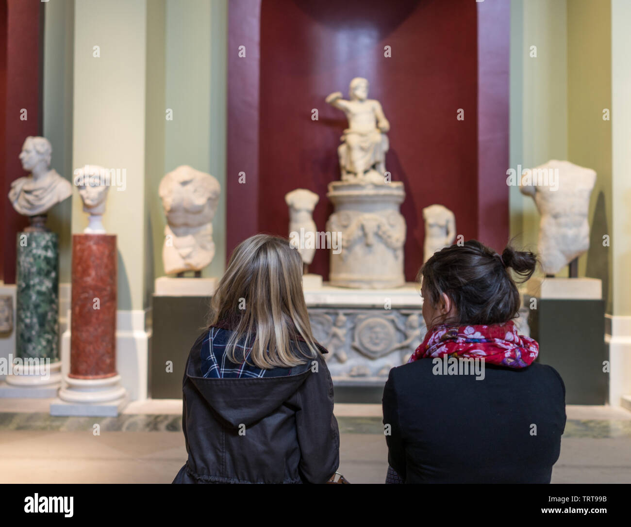 Two girls appraising sculptures hi-res stock photography and images - Alamy