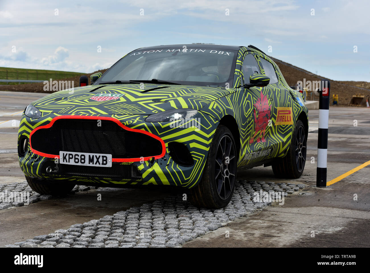 Aston martin production line hi-res stock photography and images - Alamy
