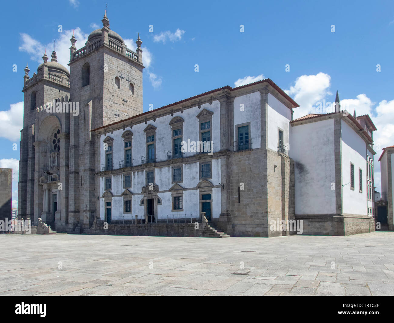 Porto cathedral se exterior hi-res stock photography and images - Alamy