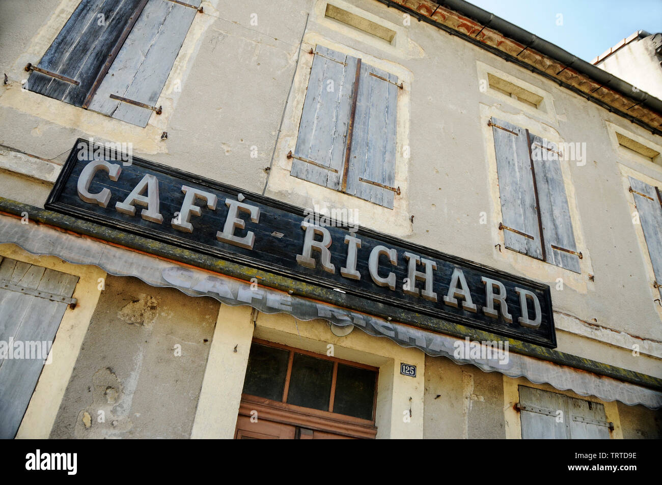 Old wine bar sign hi-res stock photography and images - Alamy