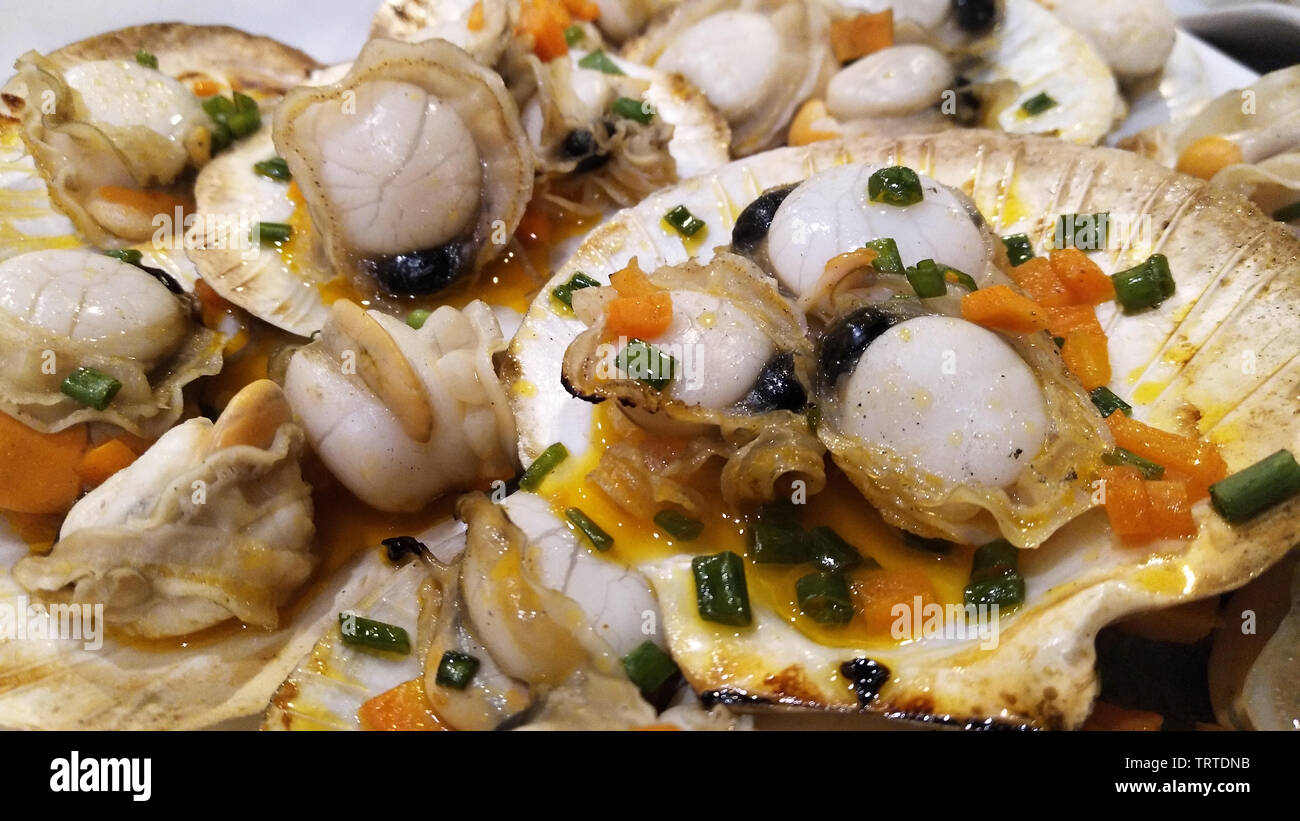 Scallops restaurant hi-res stock photography and images - Alamy