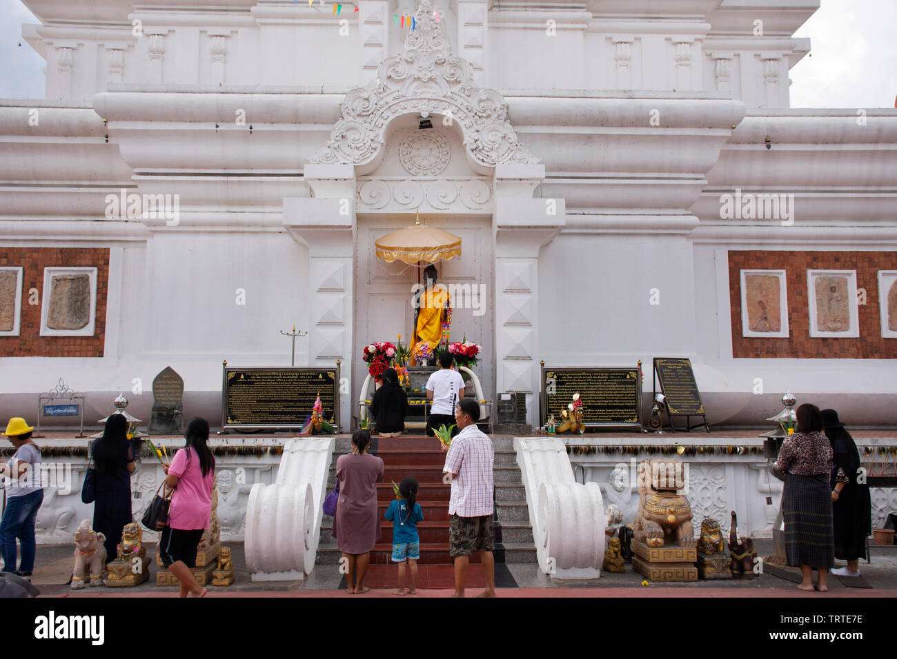 Thai people travel visited and respect praying Phra That Nadoon Chedi ...