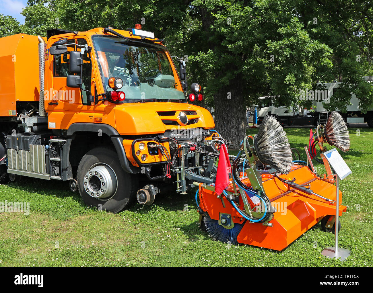 Road sweeping vehicle hi-res stock photography and images - Alamy