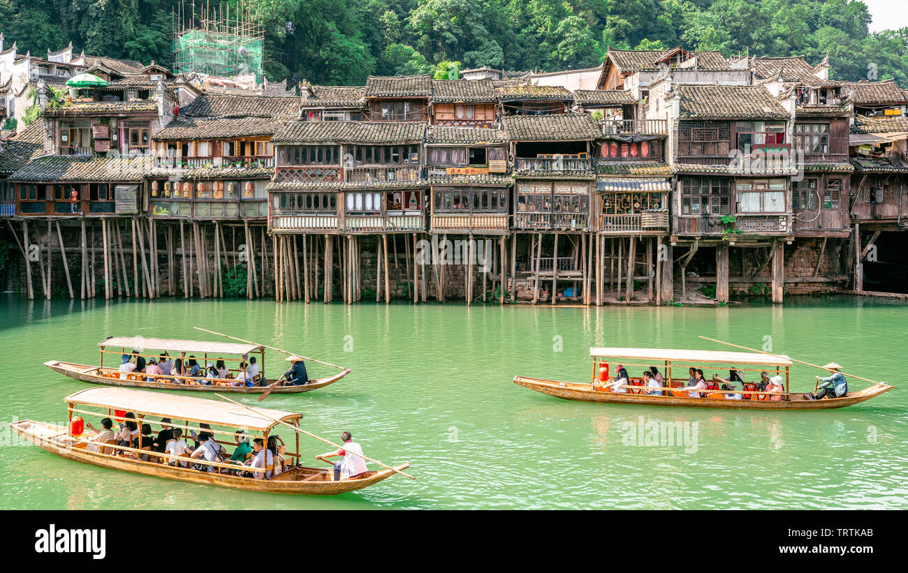 China traditional chinese wooden boats hi-res stock photography and ...