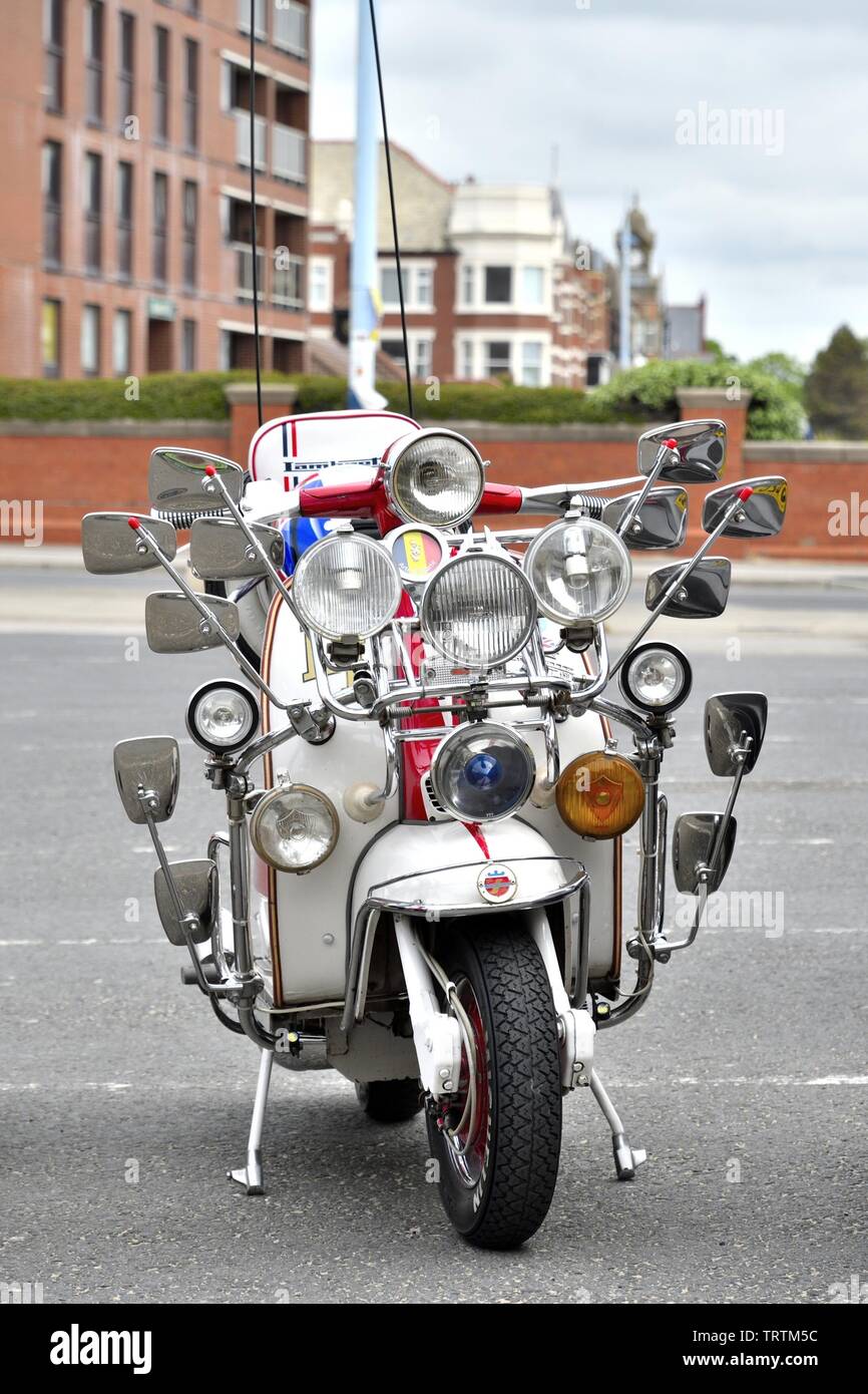 Modern day scooter in old style 'Mods & Rockers' detail Stock Photo - Alamy