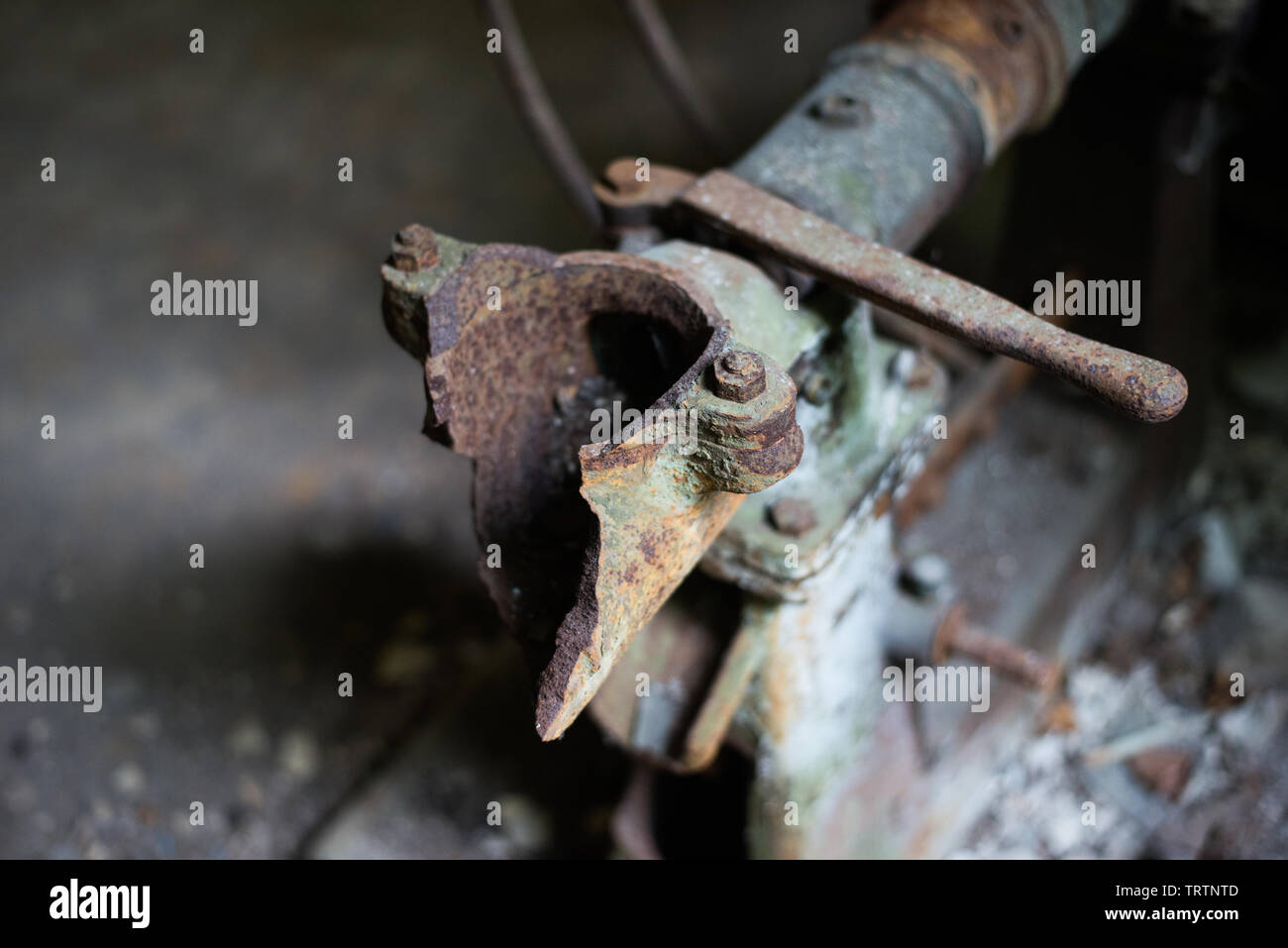 Rusty valve hi-res stock photography and images - Alamy