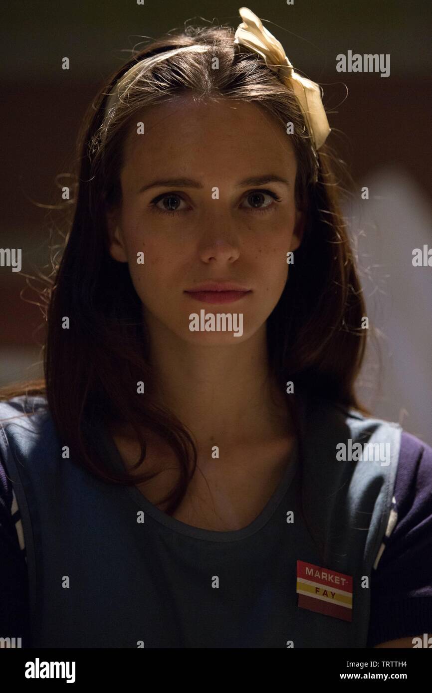 Stacy martin high rise hi-res stock photography and images - Alamy