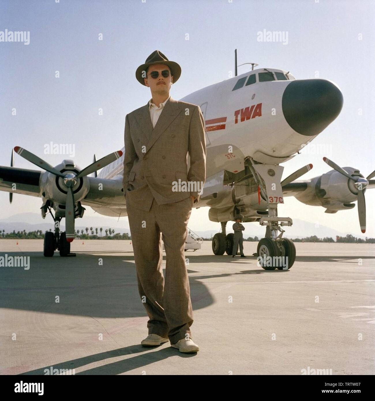 Aviator leonardo dicaprio hi-res stock photography and images - Alamy