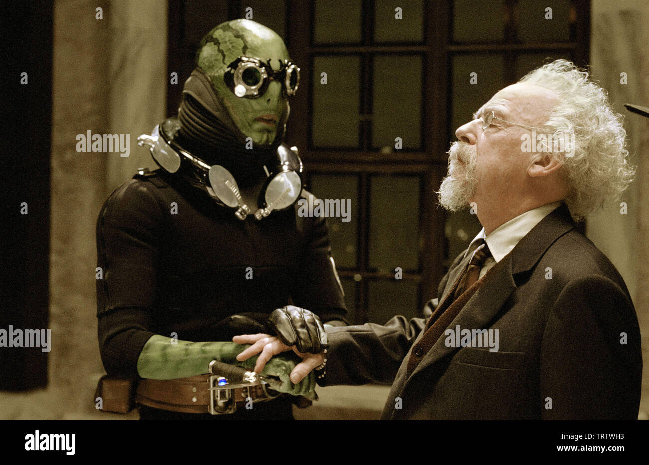 DOUG JONES and JOHN HURT in HELLBOY (2004). Copyright: Editorial use ...