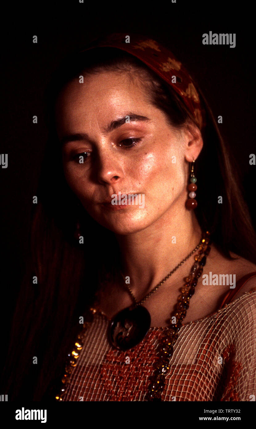 Tara Fitzgerald's Instagram, Twitter & Facebook on IDCrawl