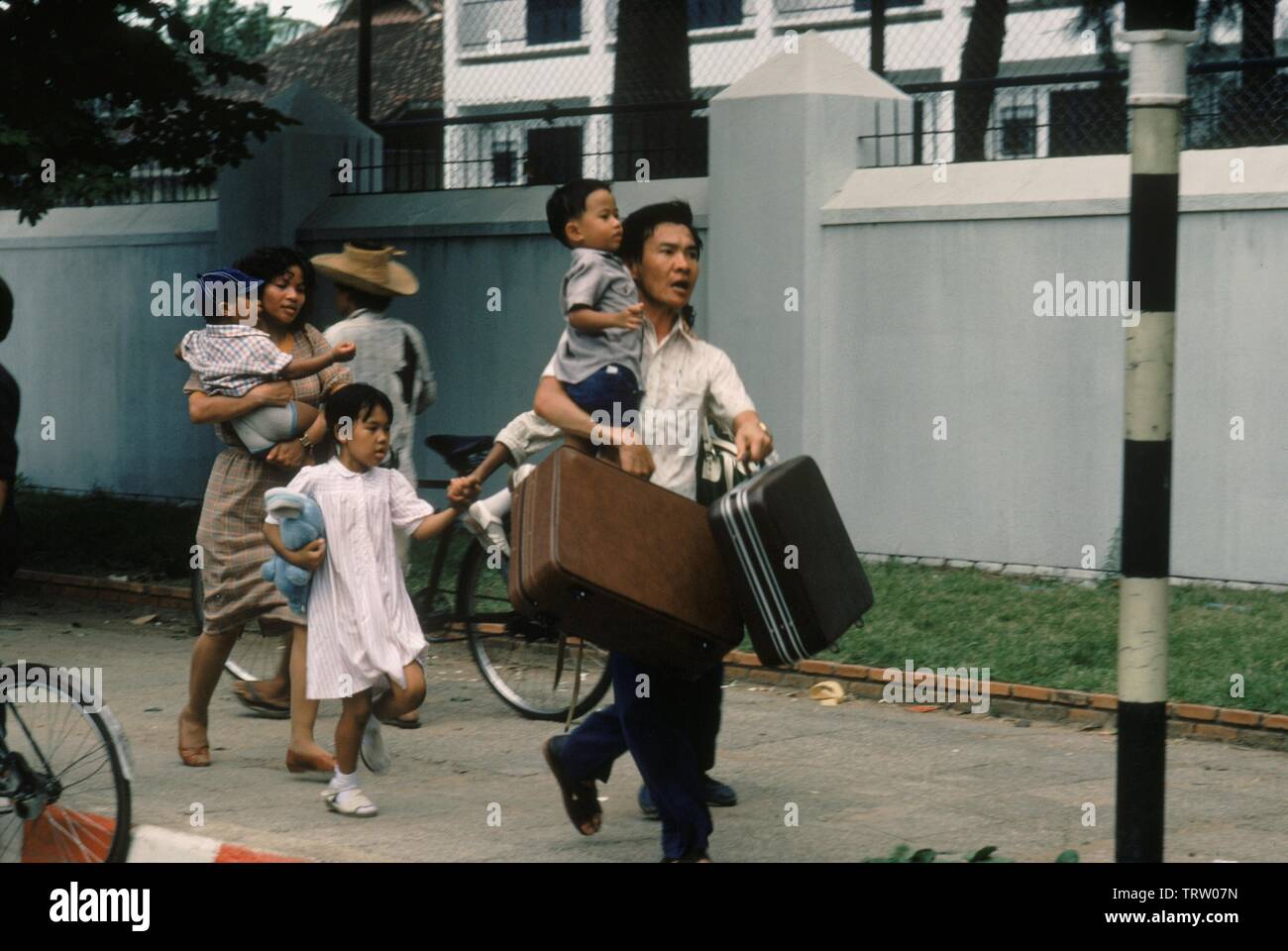 Haing s ngor in the killing fields hi-res stock photography and images ...