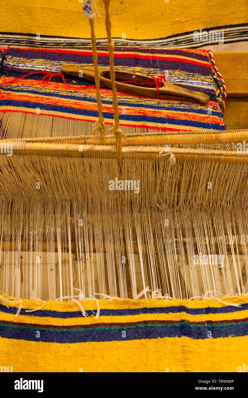 traditional carpet loom in morocco Stock Photo - Alamy
