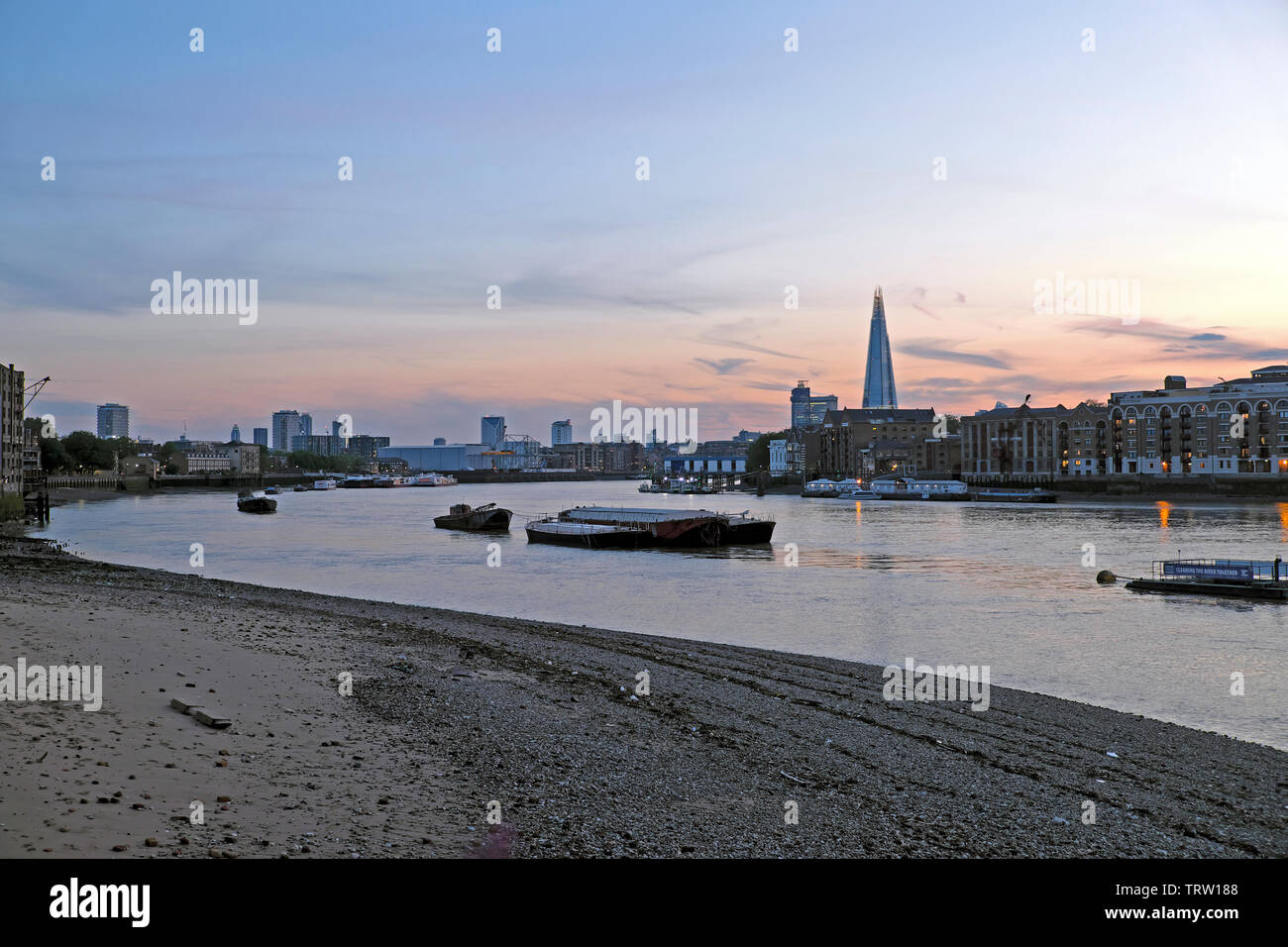 View towards the Shard skyscraper building, boats and barges on the ...