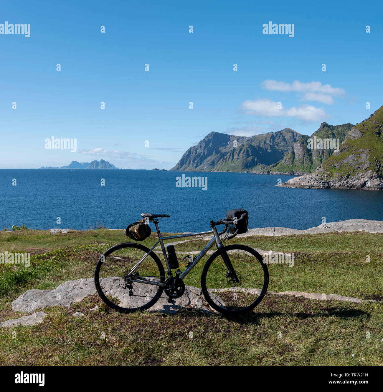 Gravel road norwegian beautiful hi-res stock photography and images - Alamy