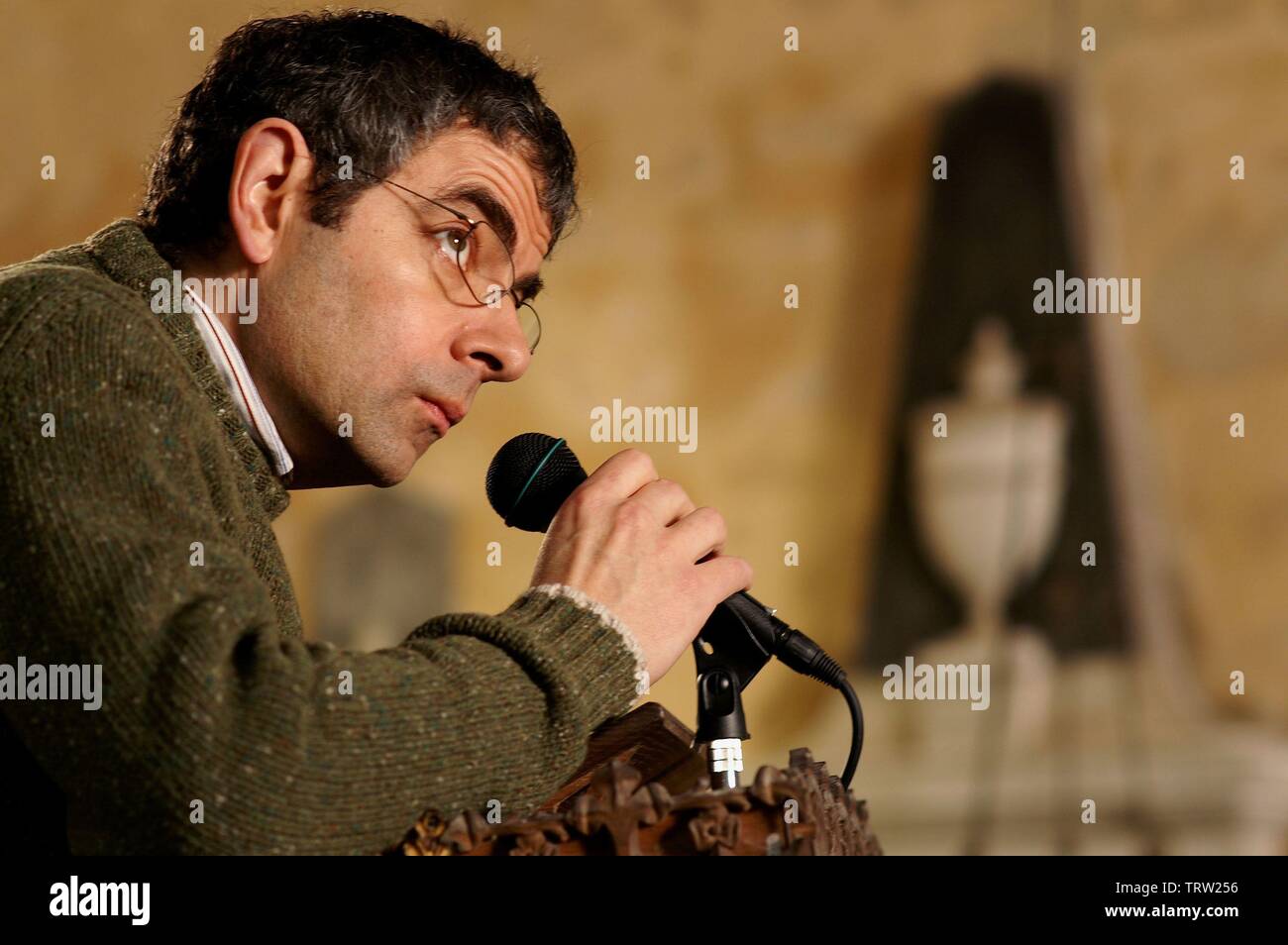 Rowan atkinson 2005 hi-res stock photography and images - Alamy