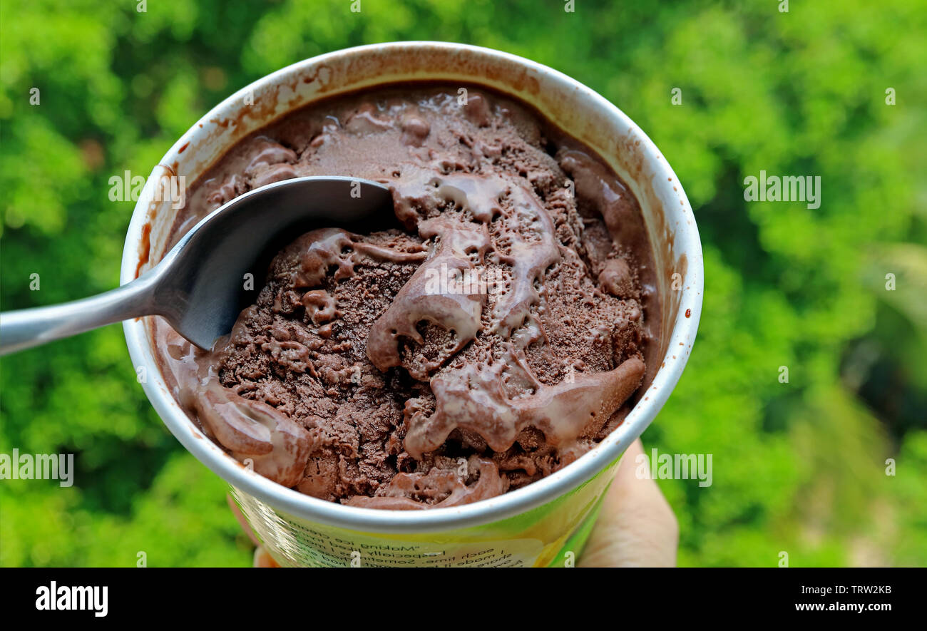 Hand scooping ice cream hi-res stock photography and images - Alamy