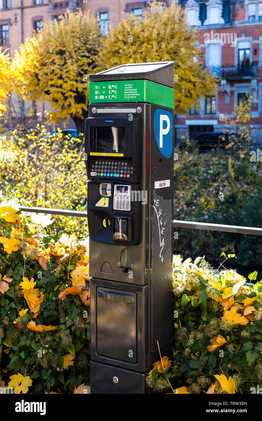 Car parking meter hi-res stock photography and images - Alamy