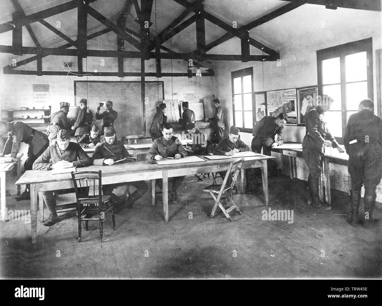 Army Classroom Training High Resolution Stock Photography and Images ...