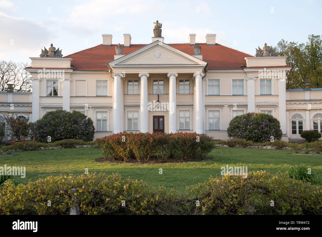 Neoclassical palace hi-res stock photography and images - Alamy