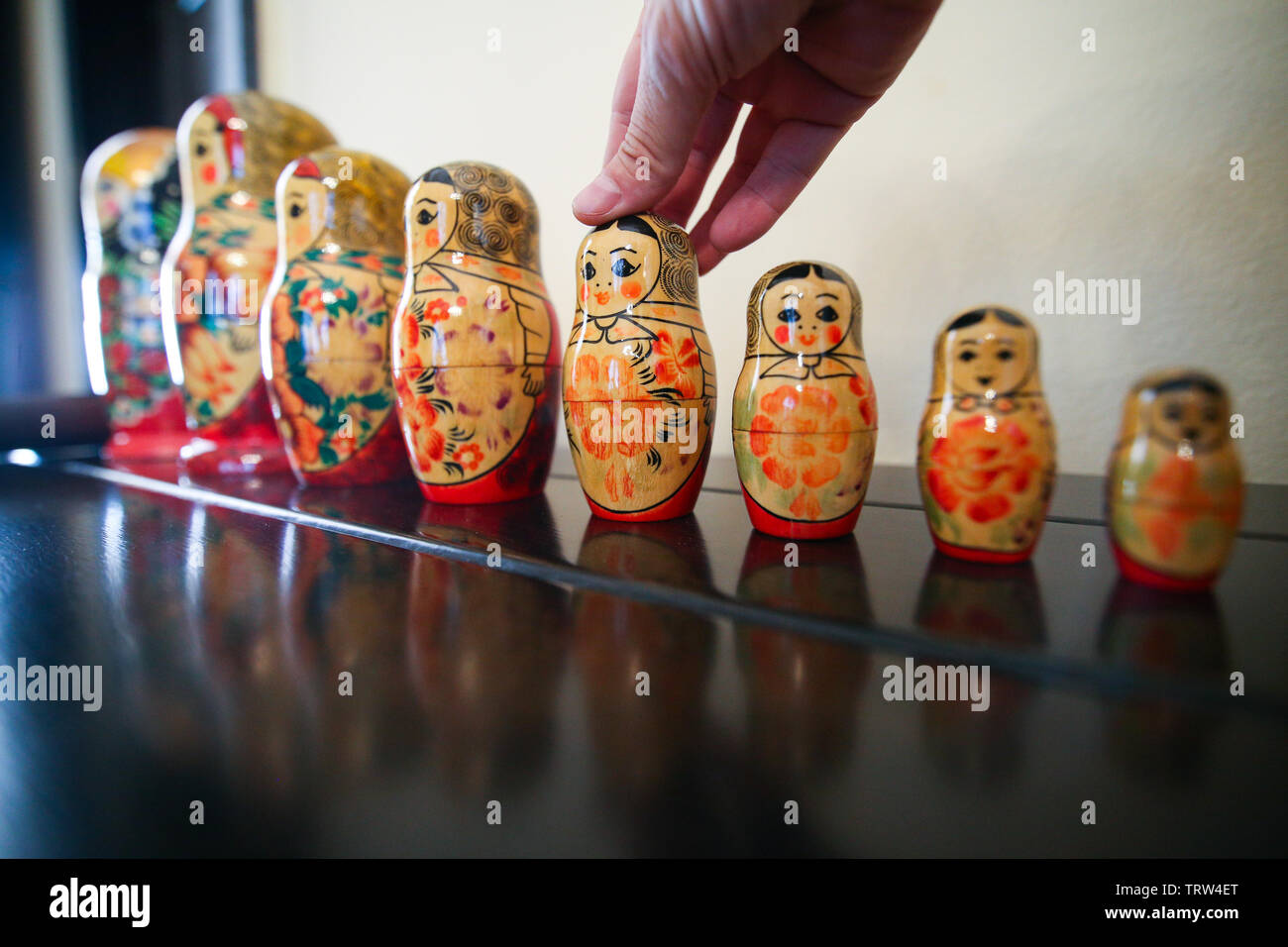 Matryoshka line art hi-res stock photography and images - Alamy