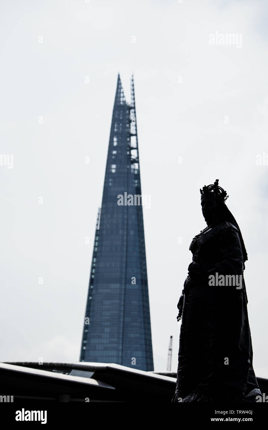 Queen victoria statue blackfriars hi-res stock photography and images ...