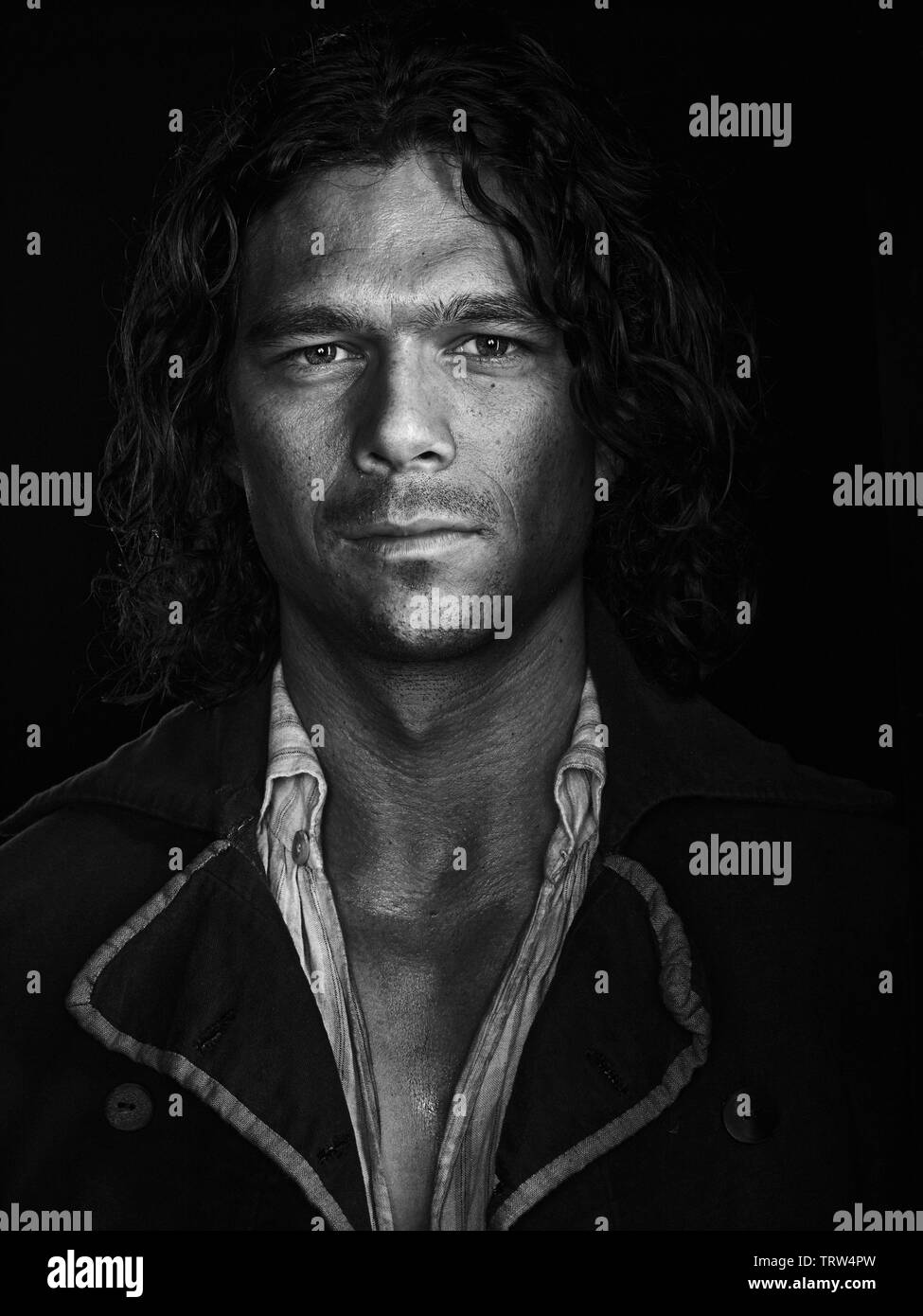 Luke Arnold Body