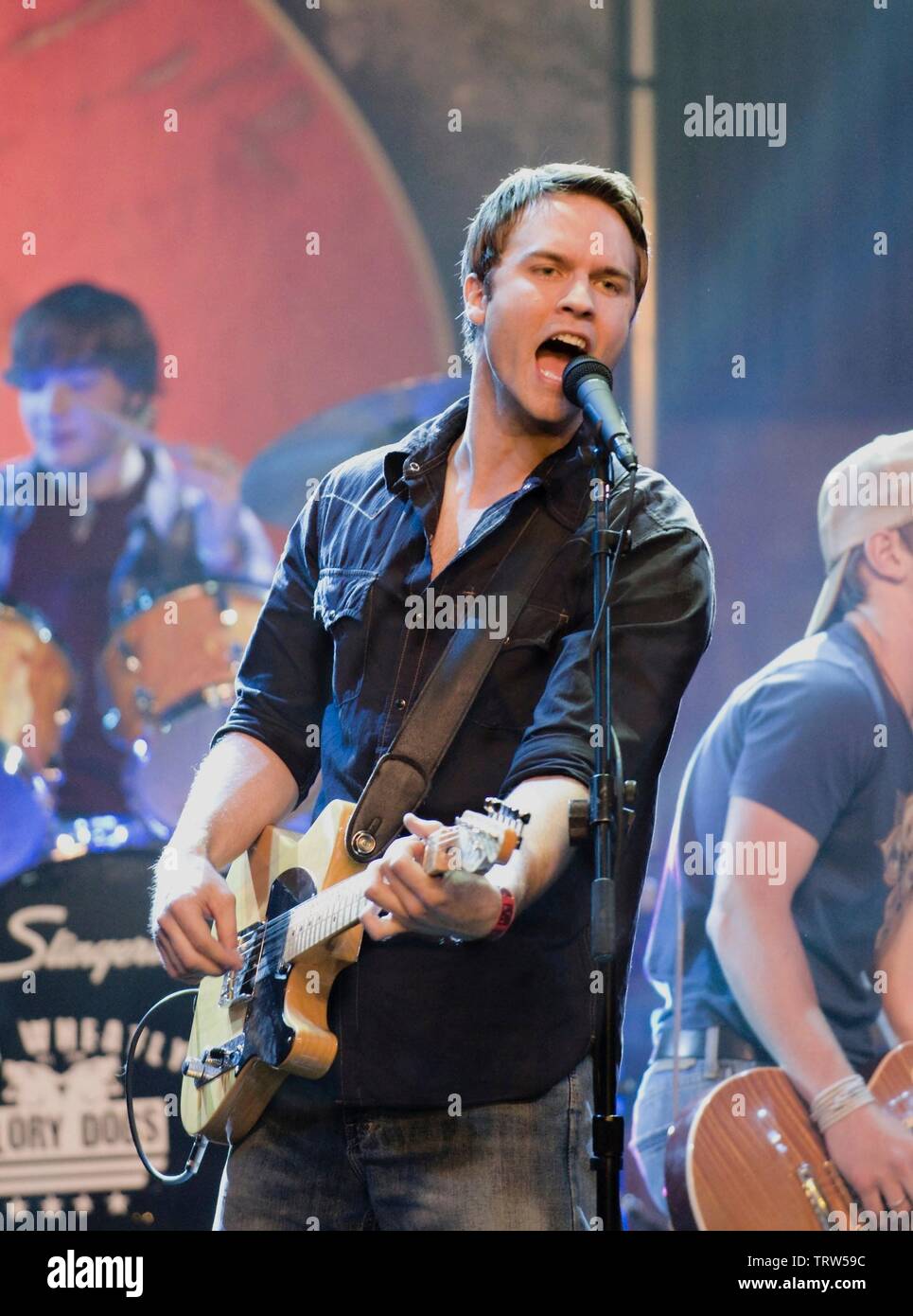 ALY MICHALKA and SCOTT PORTER in BANDSLAM (2009). Copyright: Editorial ...