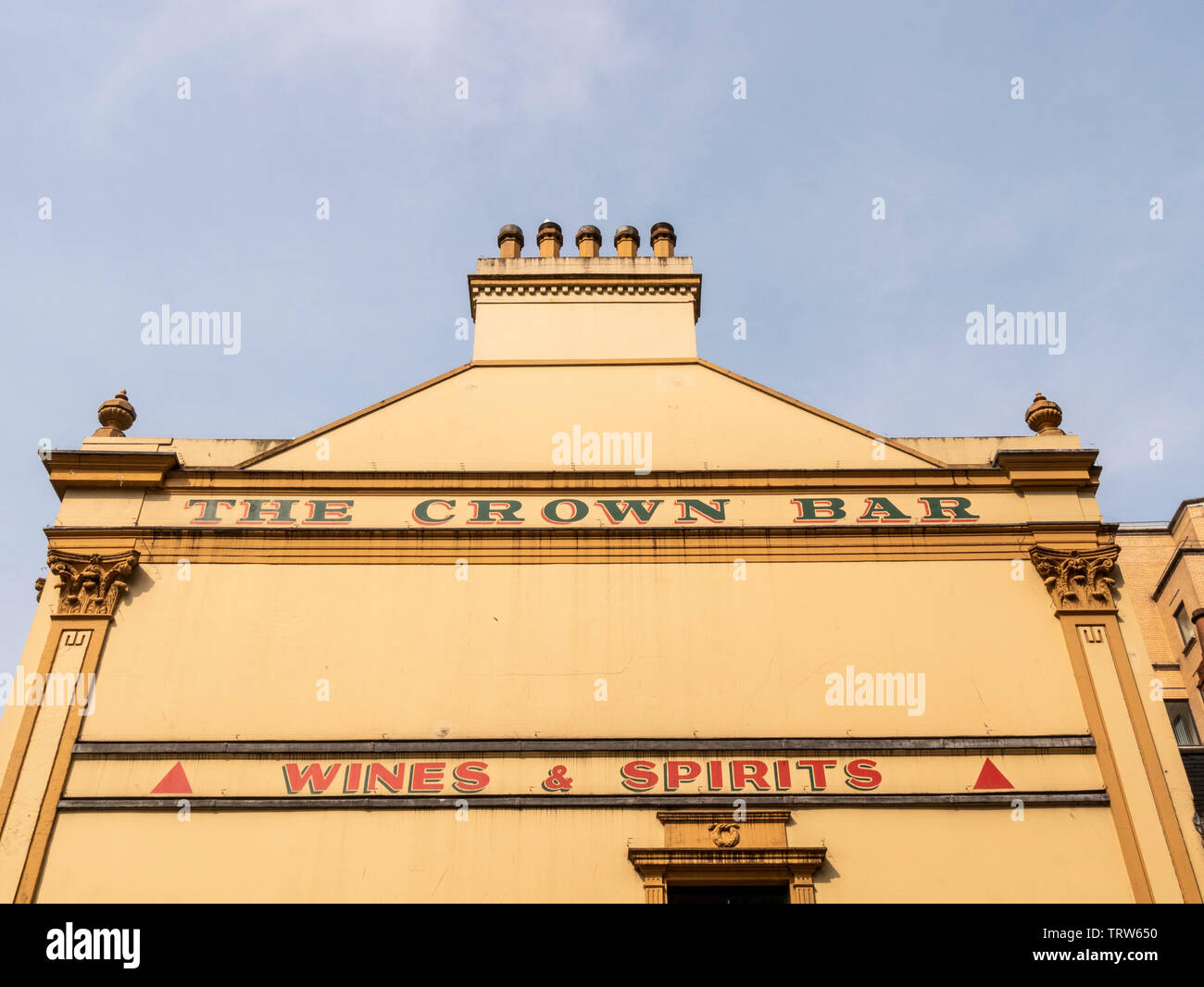 The Crown Bar, Belfast High Resolution Stock Photography and Images - Alamy
