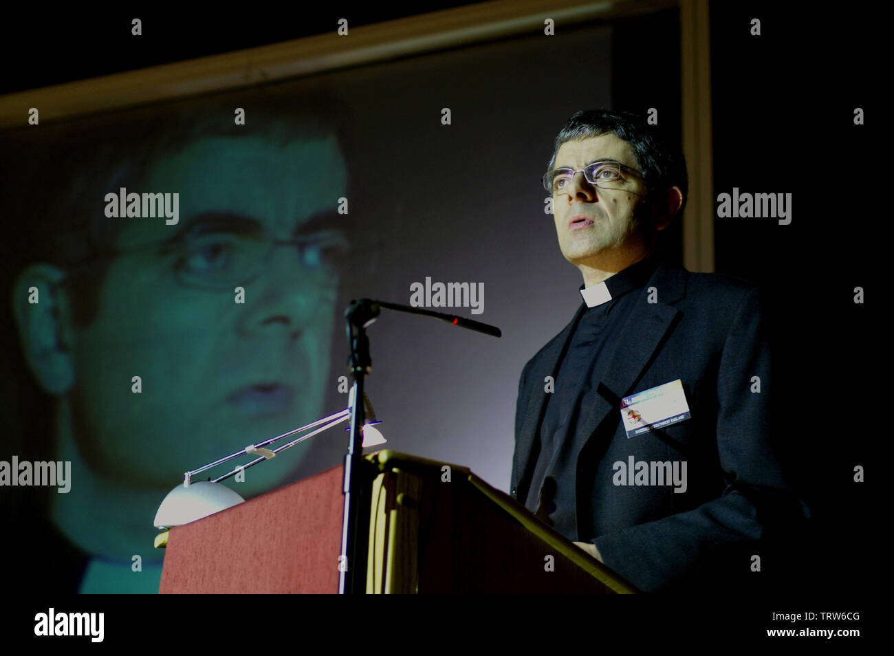 Rowan atkinson 2005 hi-res stock photography and images - Alamy