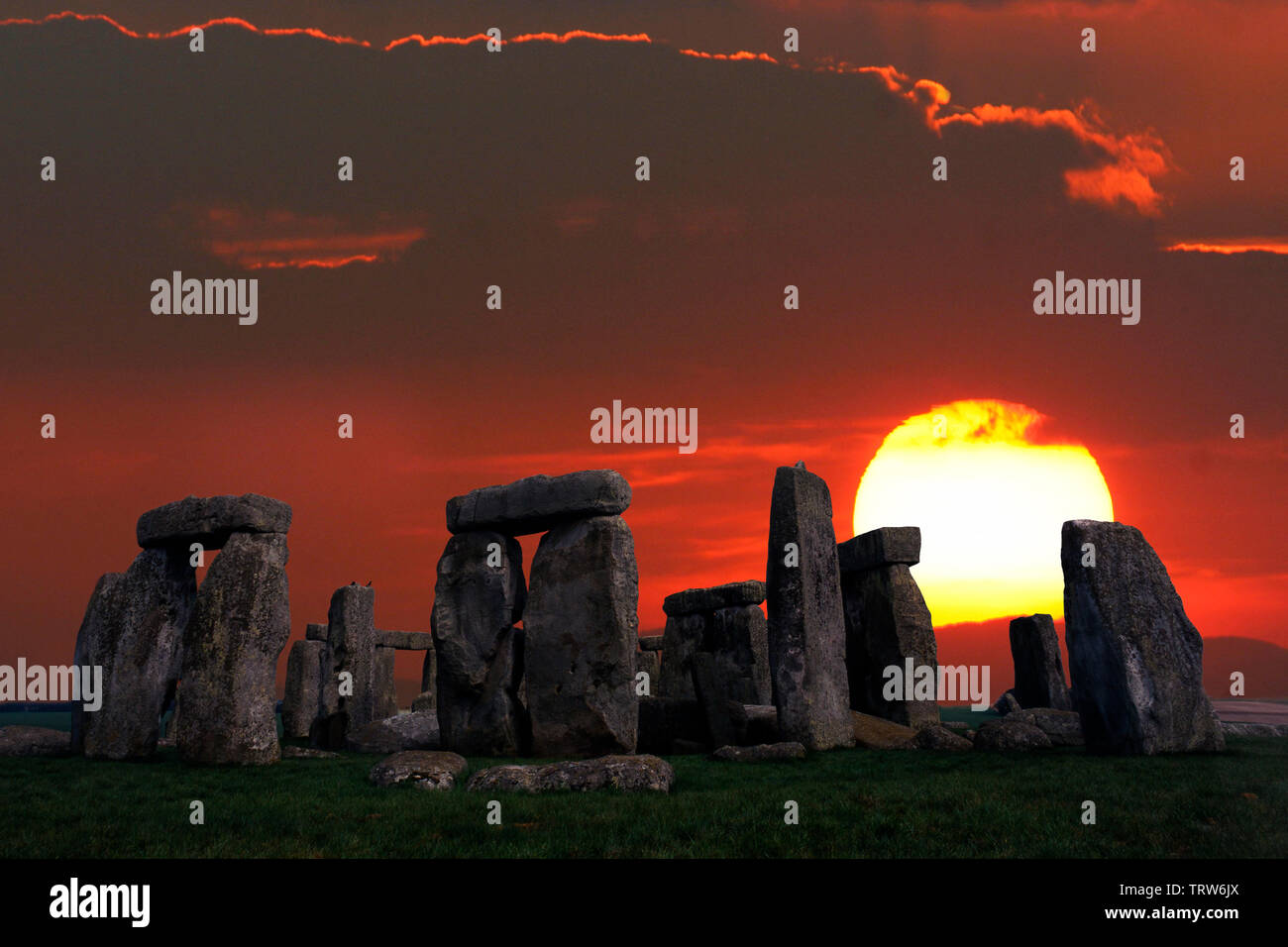 Stonehenge Sunset High Resolution Stock Photography and Images - Alamy