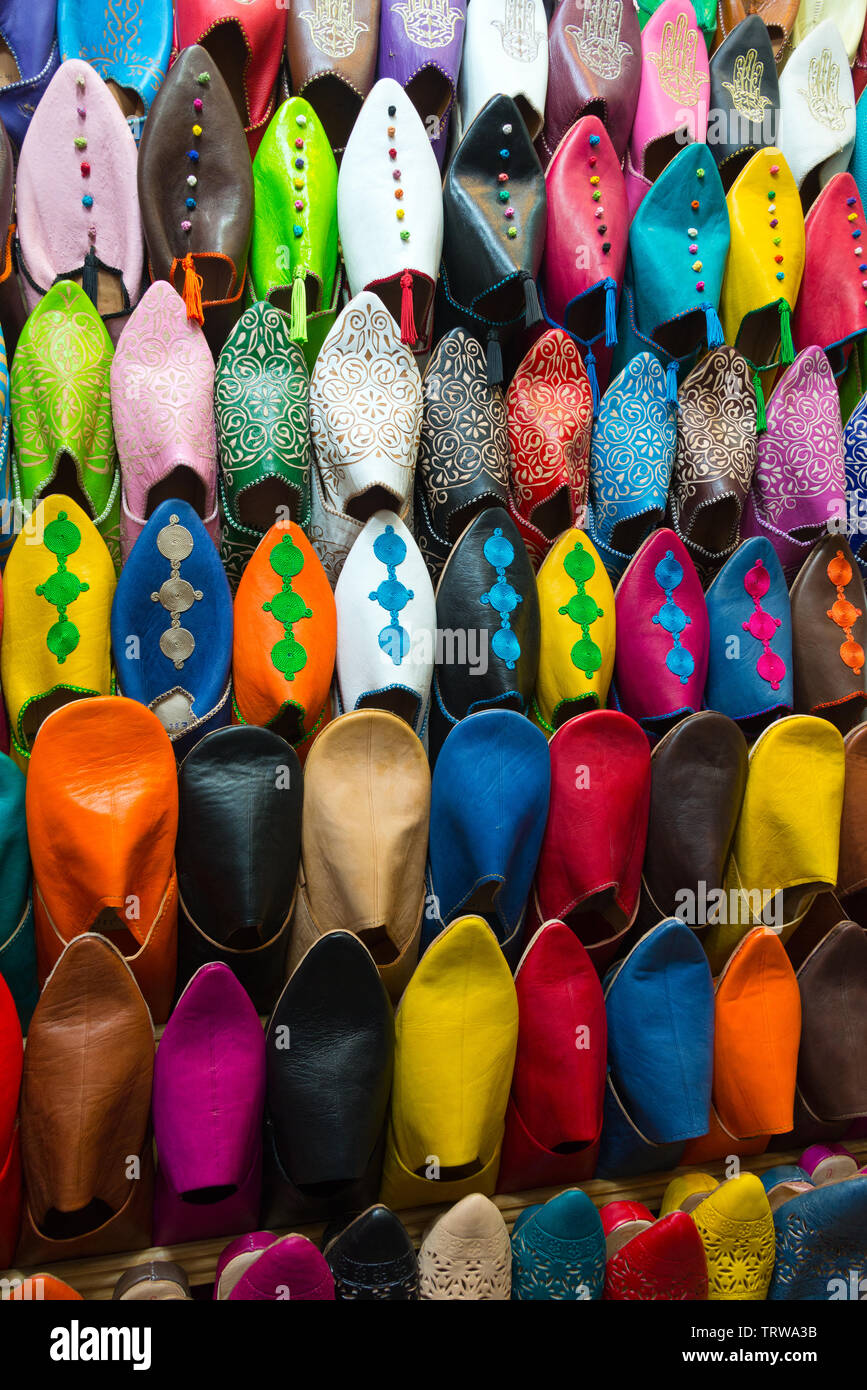 Slipper market stall hi-res stock photography and images - Alamy