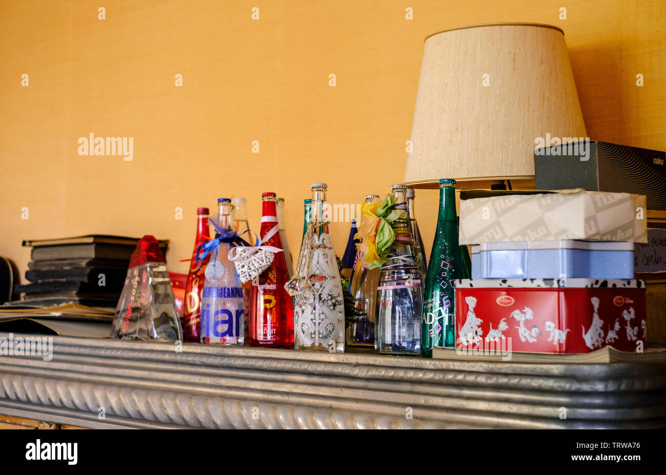 Collections of water bottles hi-res stock photography and images - Alamy
