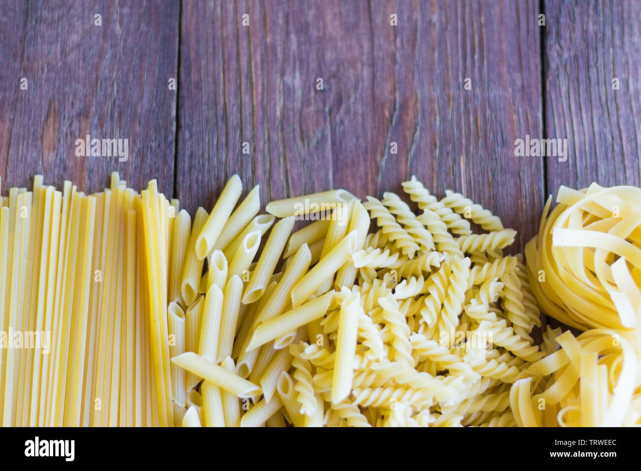 Different kinds of pasta spaghetti hi-res stock photography and images ...
