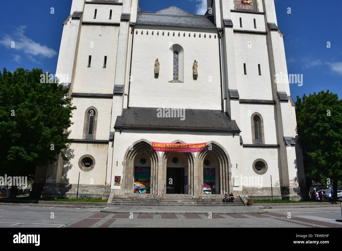 Front entrance facade neo hi-res stock photography and images - Alamy