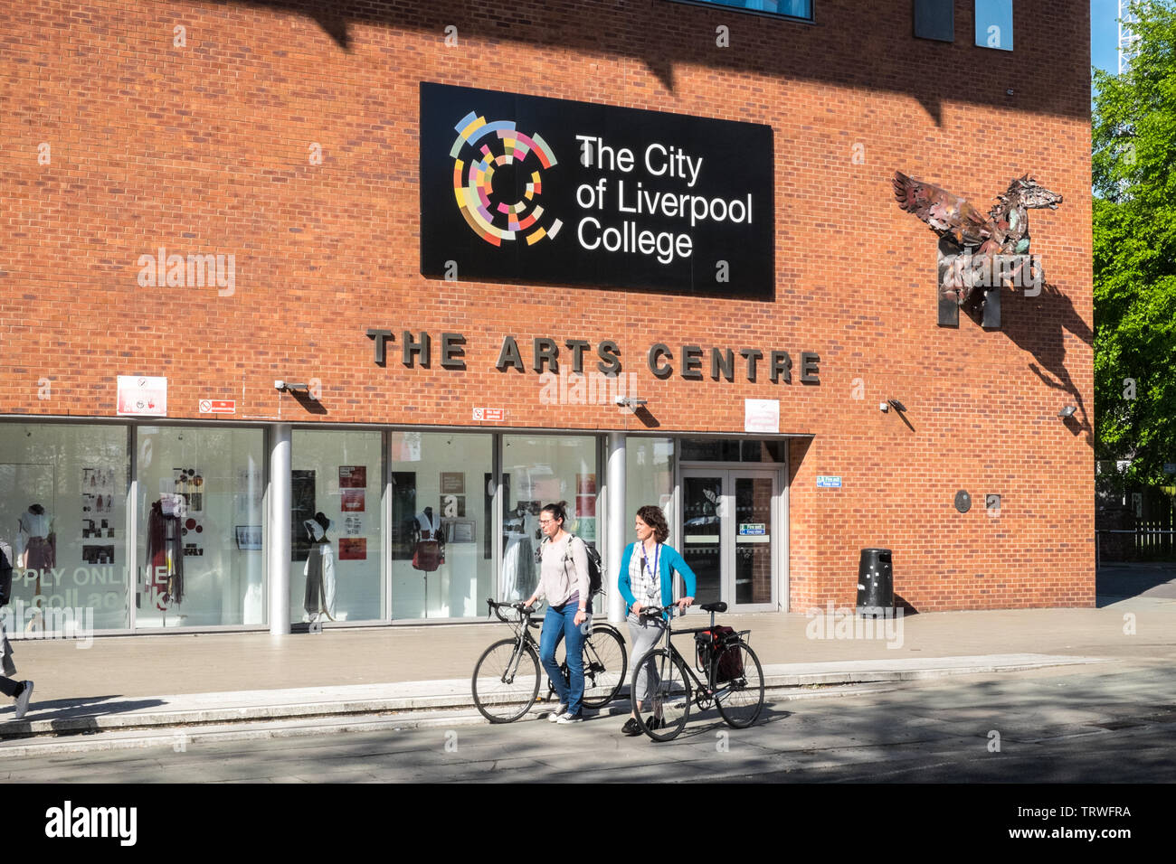 Arts centre city liverpool college hi-res stock photography and images ...