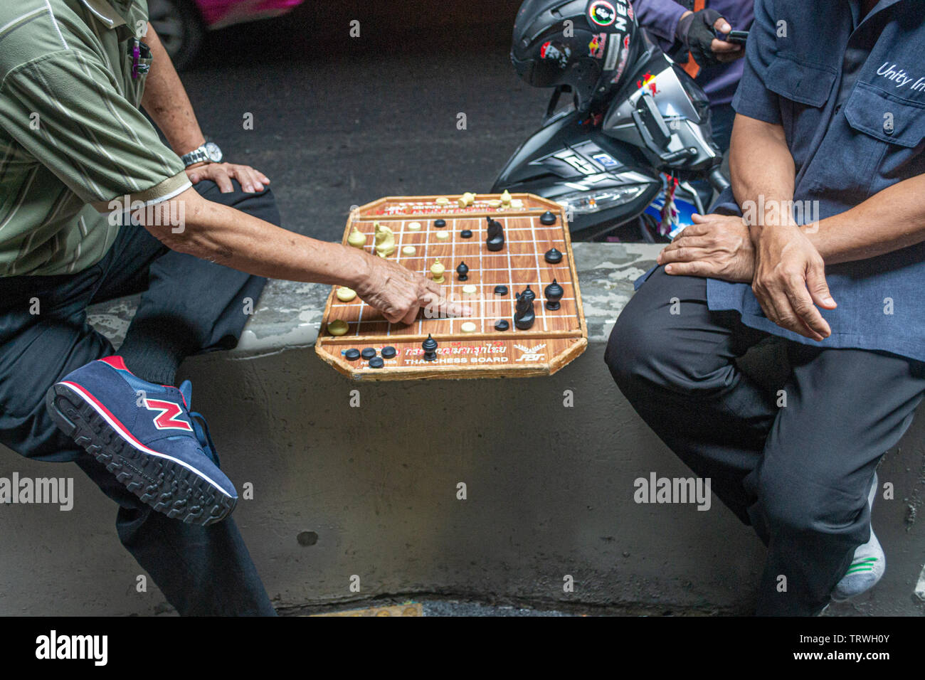 thai chinese men playing chinese checkers in Siam road Bangkok Stock ...