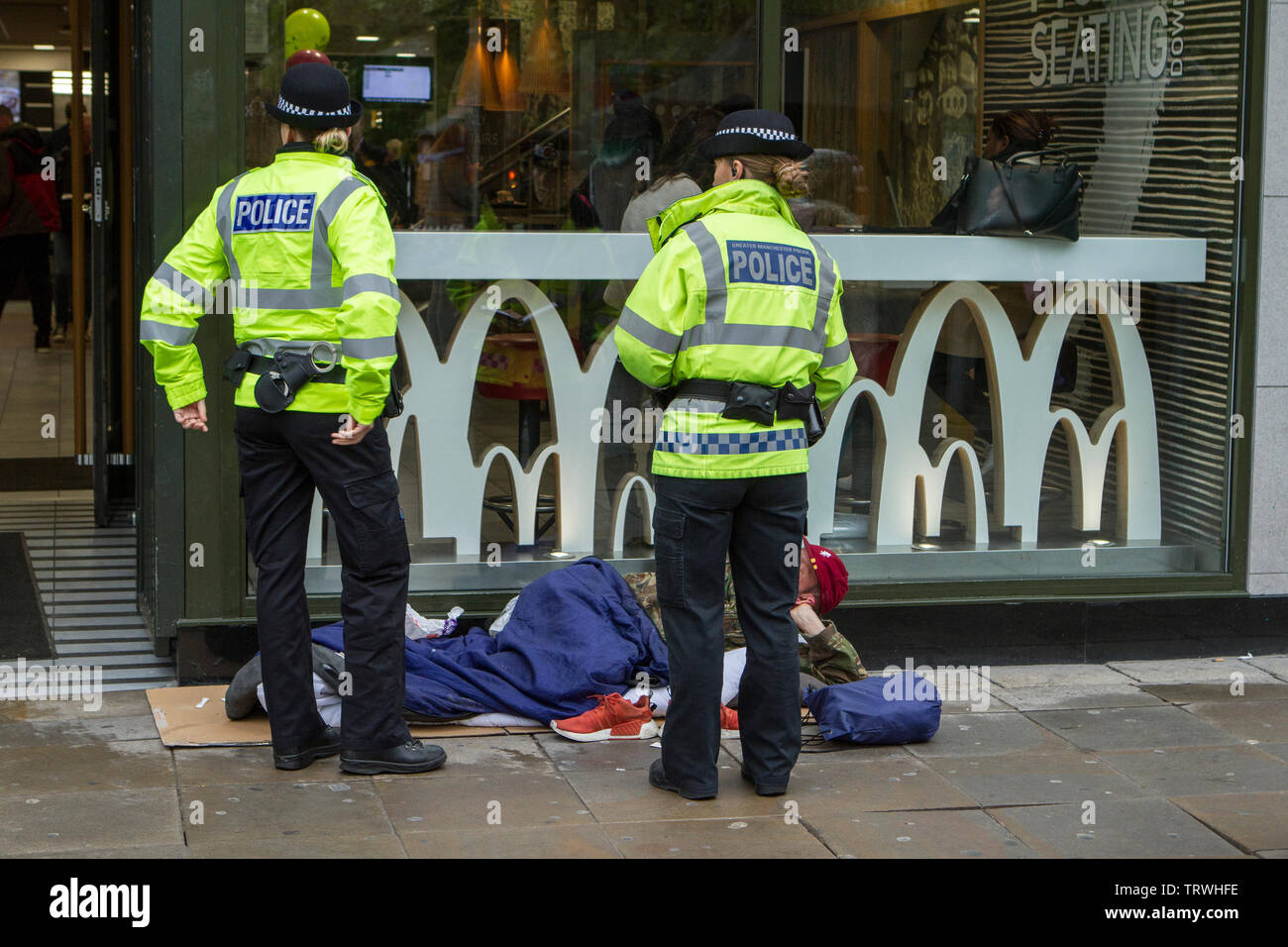 Homeless old man on streets hi-res stock photography and images - Alamy